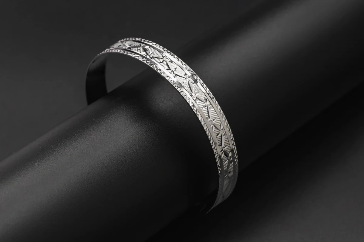 9ct White Gold Patterned Bangle 19g